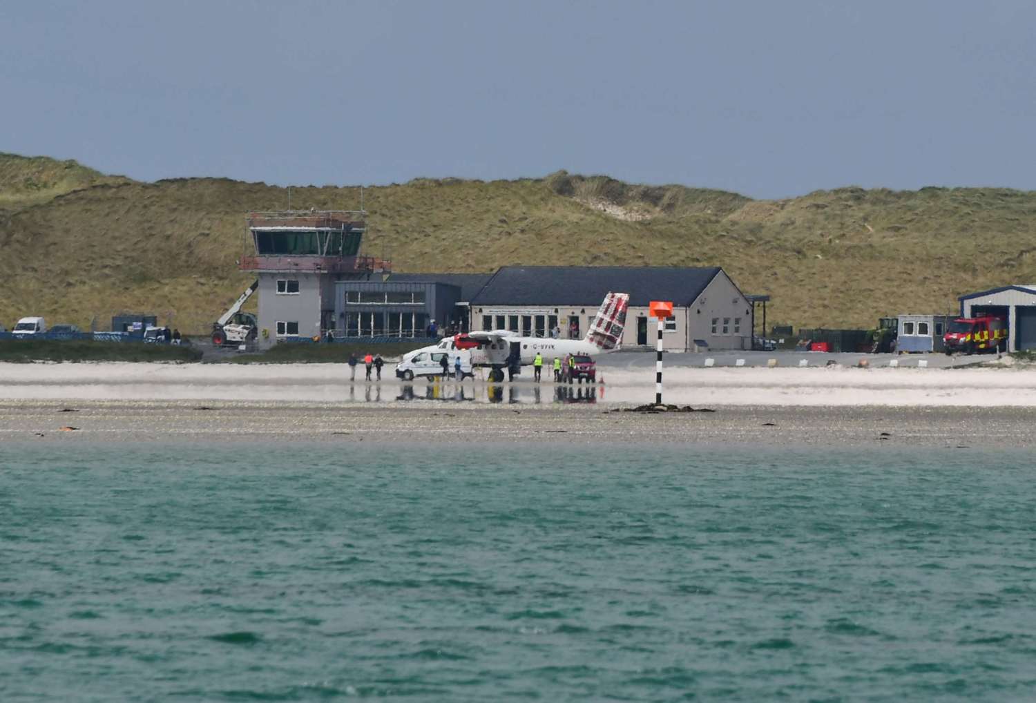 Landing on a sandy beach (Barra) - Sailing Fabule